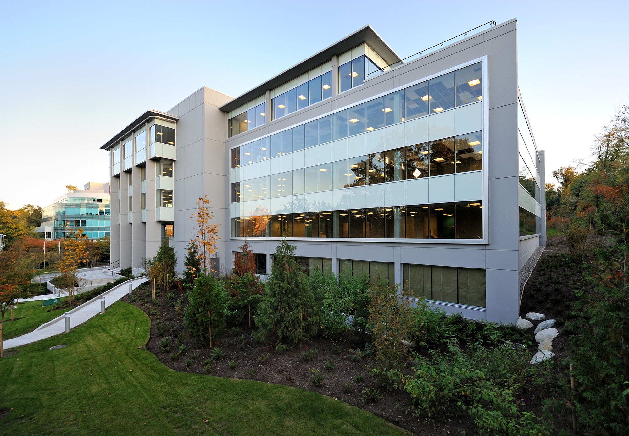 ManuLife Buys Fully Leased 147 KSF Suburban Vancouver Office Building ...